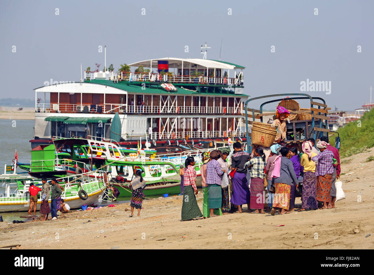 Ferry loading hi-res stock photography and images - Alamy