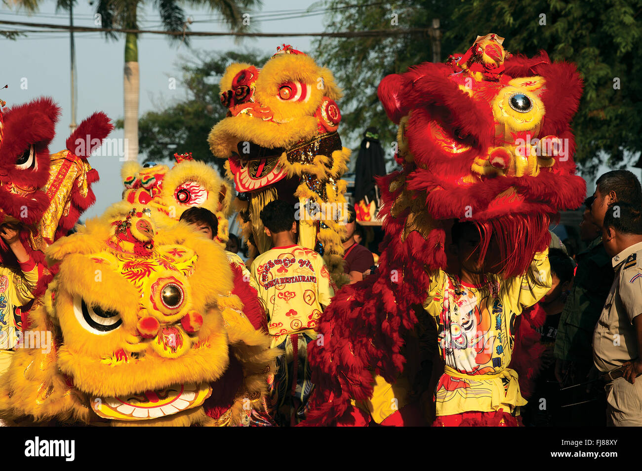 Phnom Penh celebrates "Year of the Monkey" w/ traditional Lion dancing ...