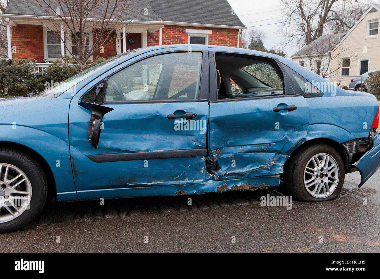 Sideswipe damage hi-res stock photography and images - Alamy