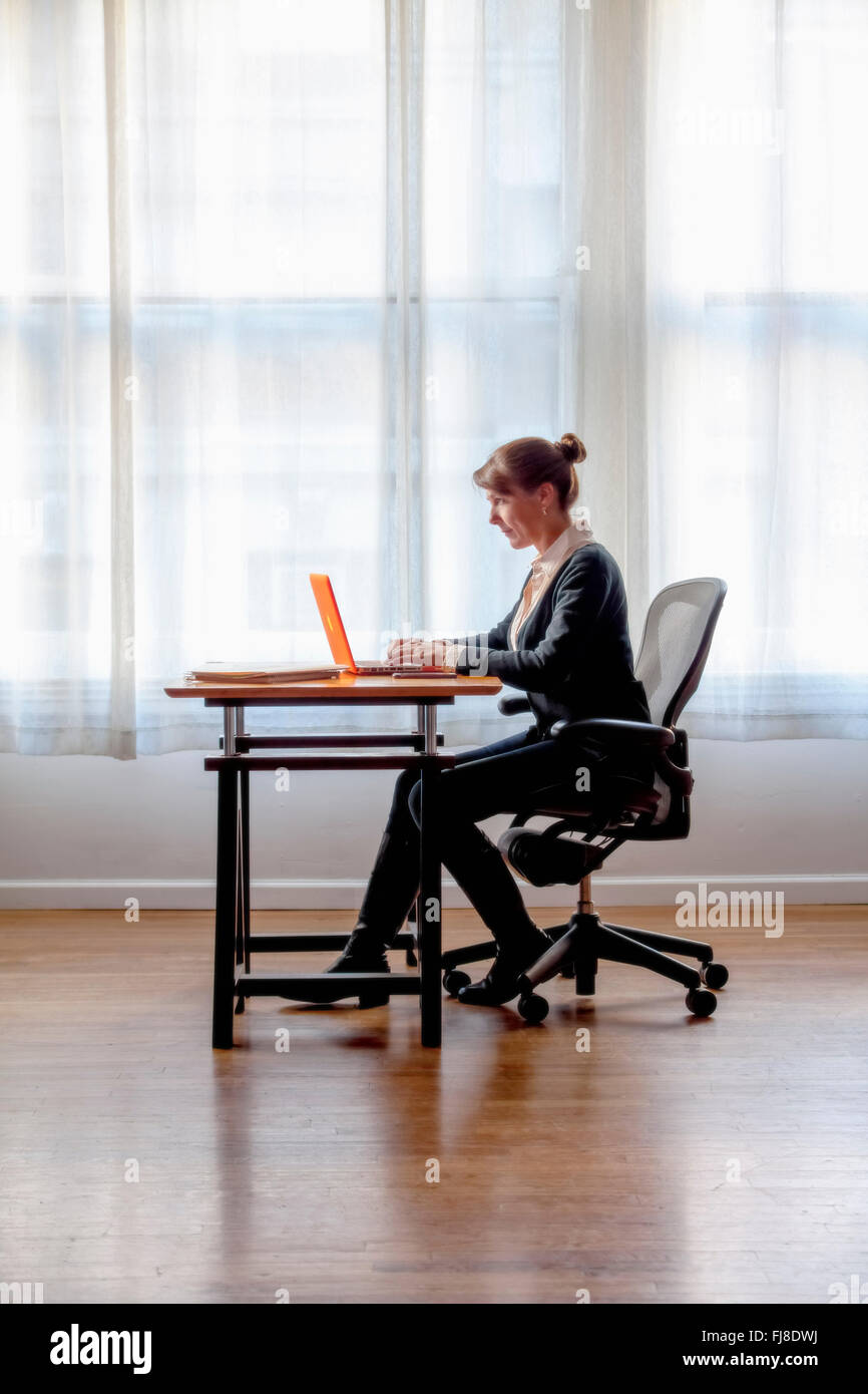 Sitting behind desk silhouette hi-res stock photography and images - Alamy