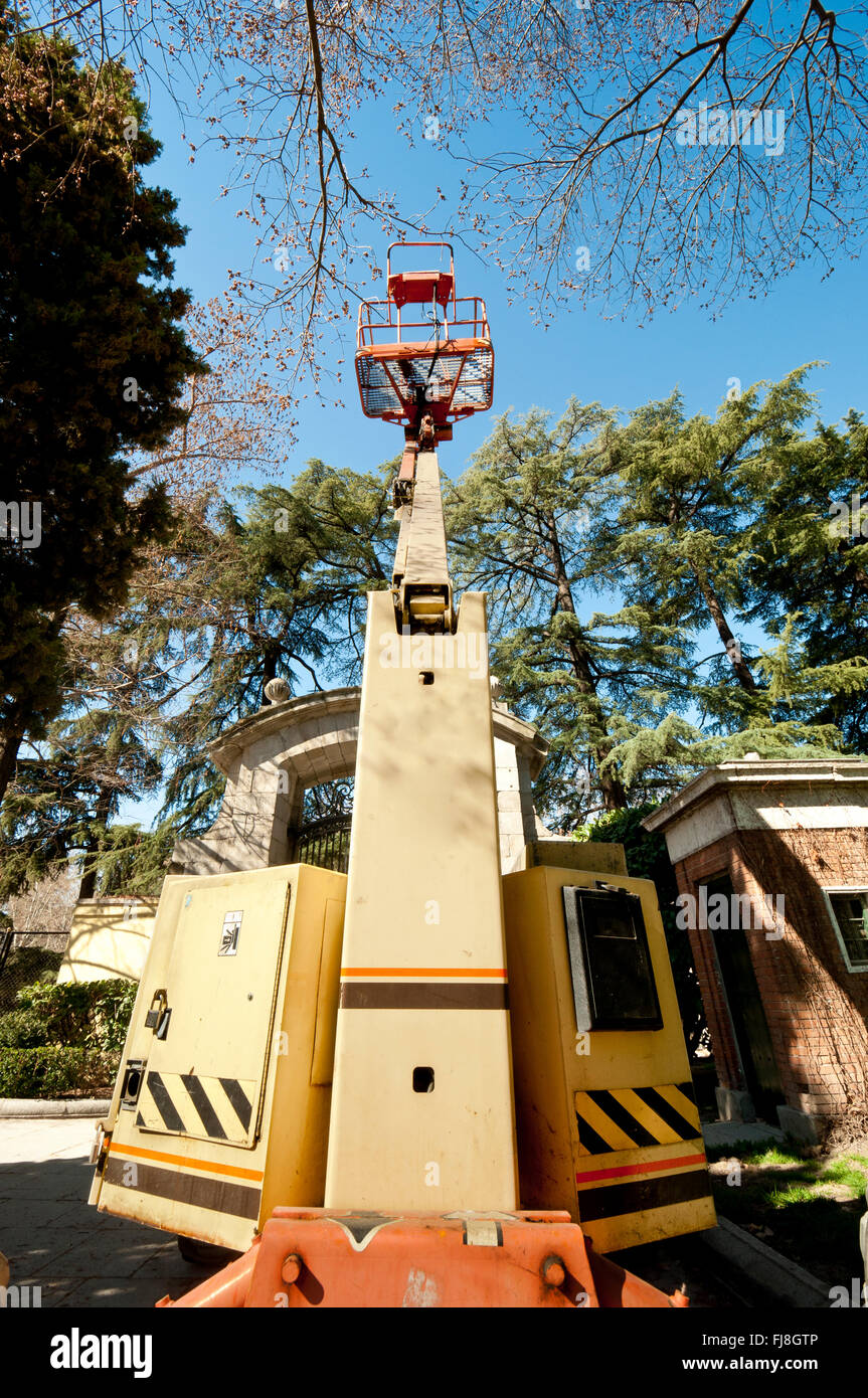 Diesel Powered Articulating Boom Lift Stock Photo - Alamy