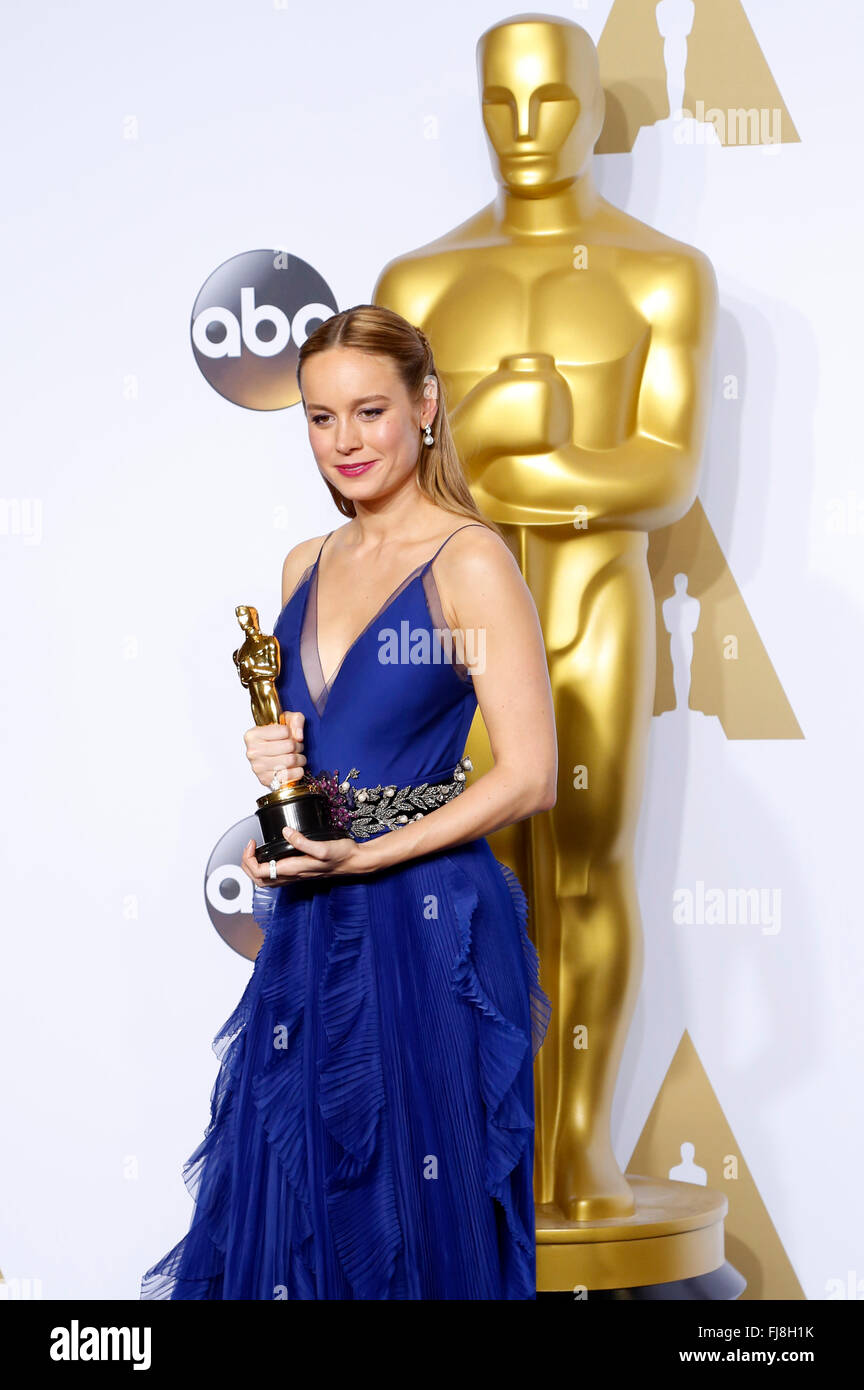 Brie larson poses for hi-res stock photography and images - Alamy