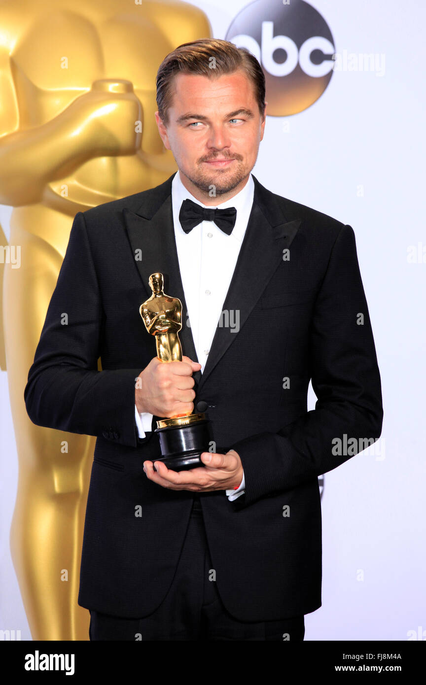 Academy award for best actor in a leading role hi-res stock photography ...