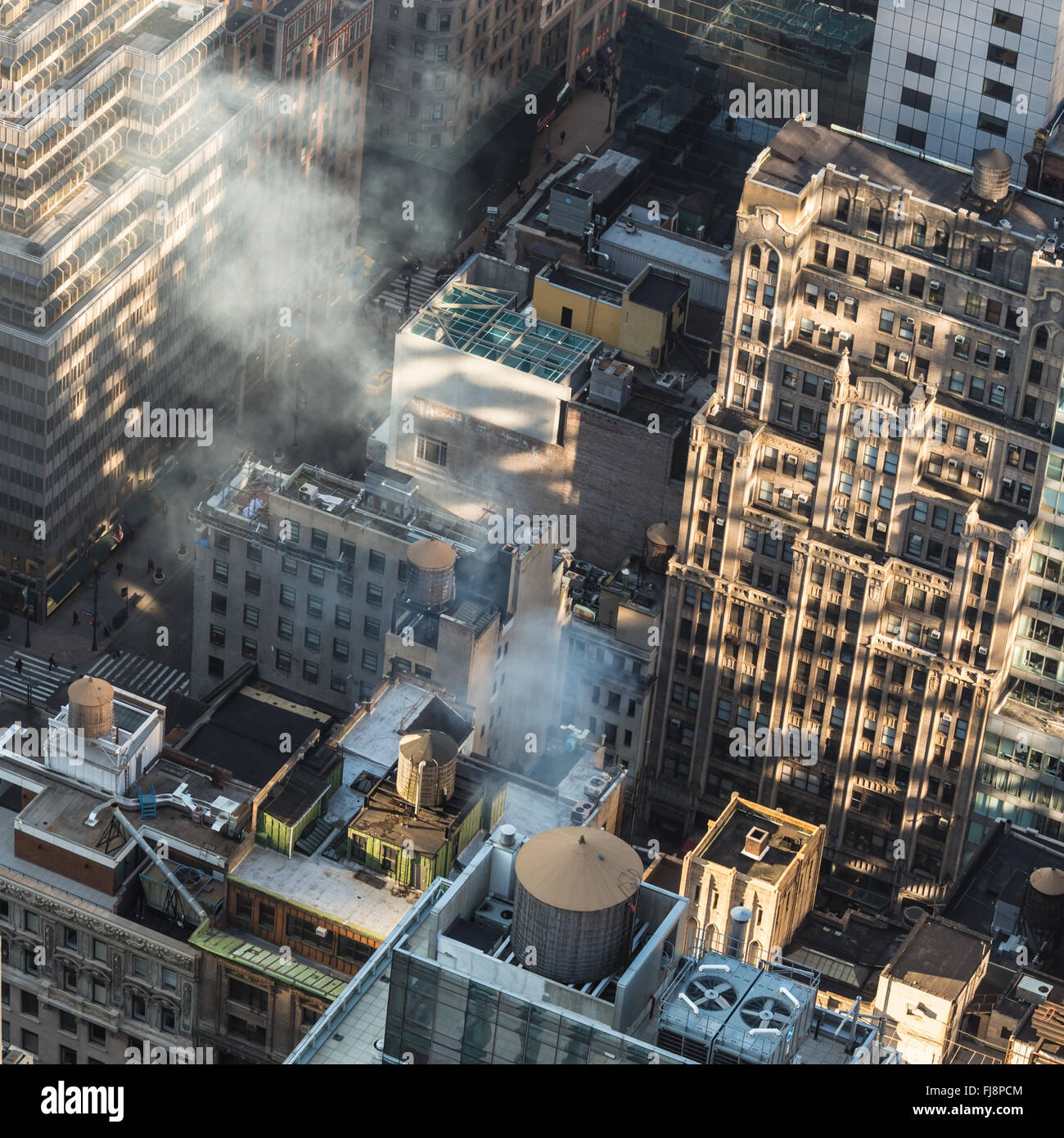 New york city rooftops hi-res stock photography and images - Alamy