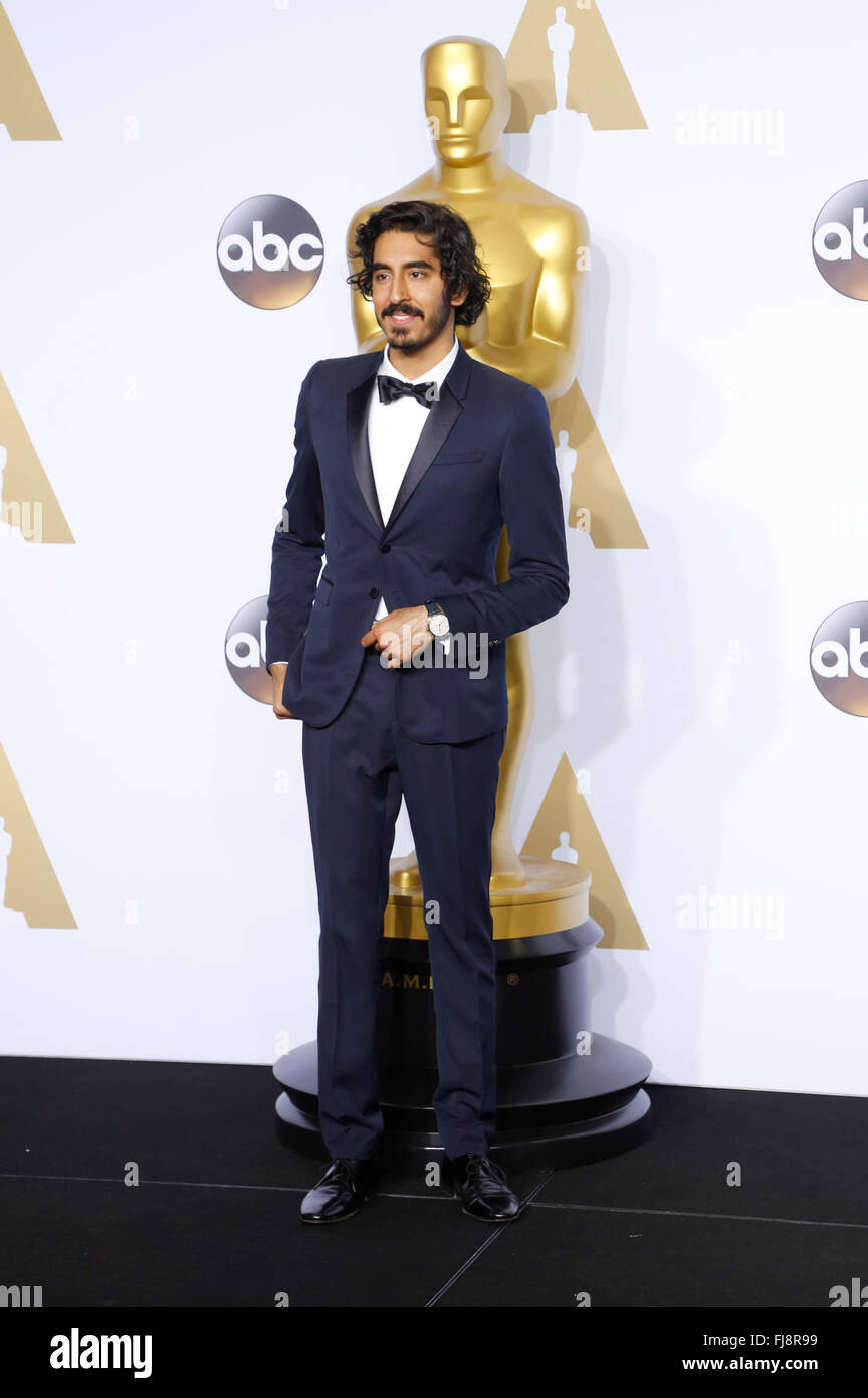 Hollywood, California. 28th Feb, 2016. Dev Patel poses in the press ...