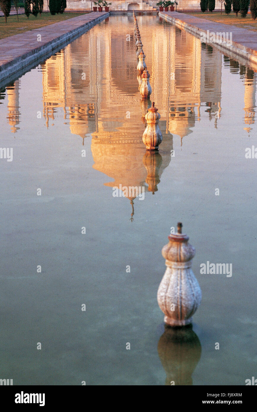 Taj mahal reflecting in pool, agra, delhi, india, asia Stock Photo - Alamy