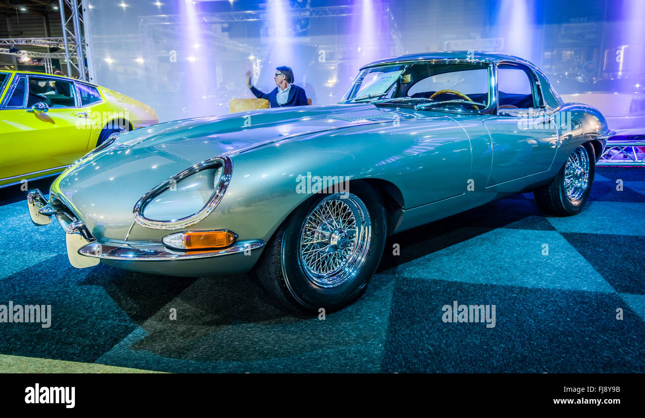 Jaguar e type coupe series i hi-res stock photography and images - Alamy