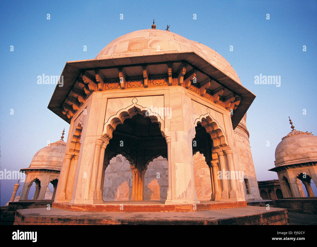Top of taj mahal hi-res stock photography and images - Alamy