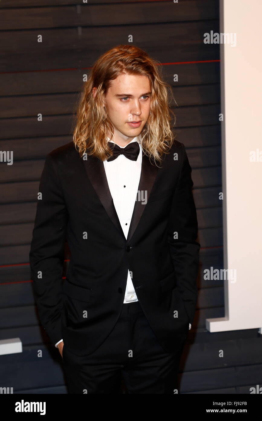 Austin Butler attends the Vanity Fair Oscar Party at Wallis Annenberg ...