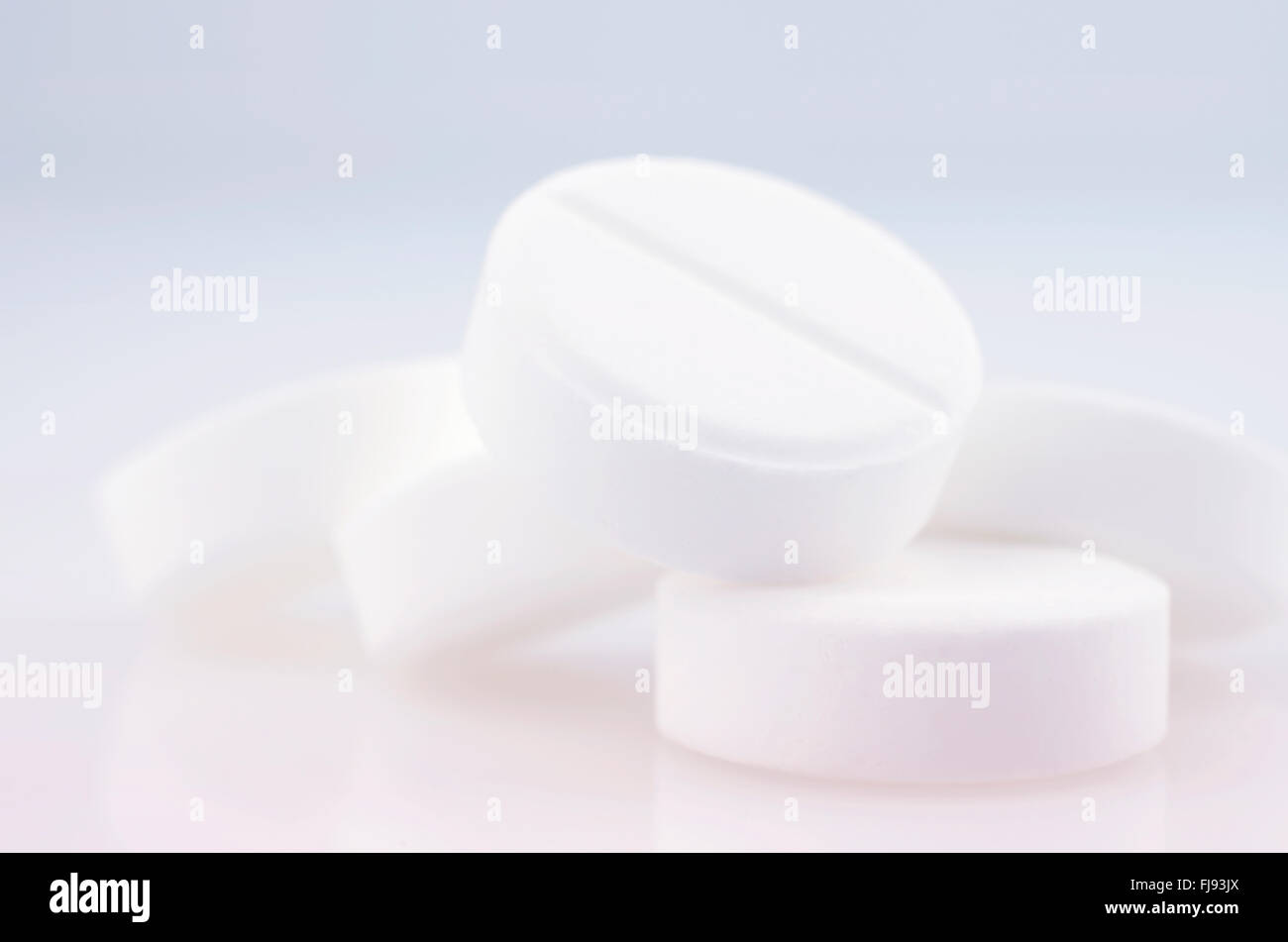 White medicine antibiotic pills Stock Photo - Alamy