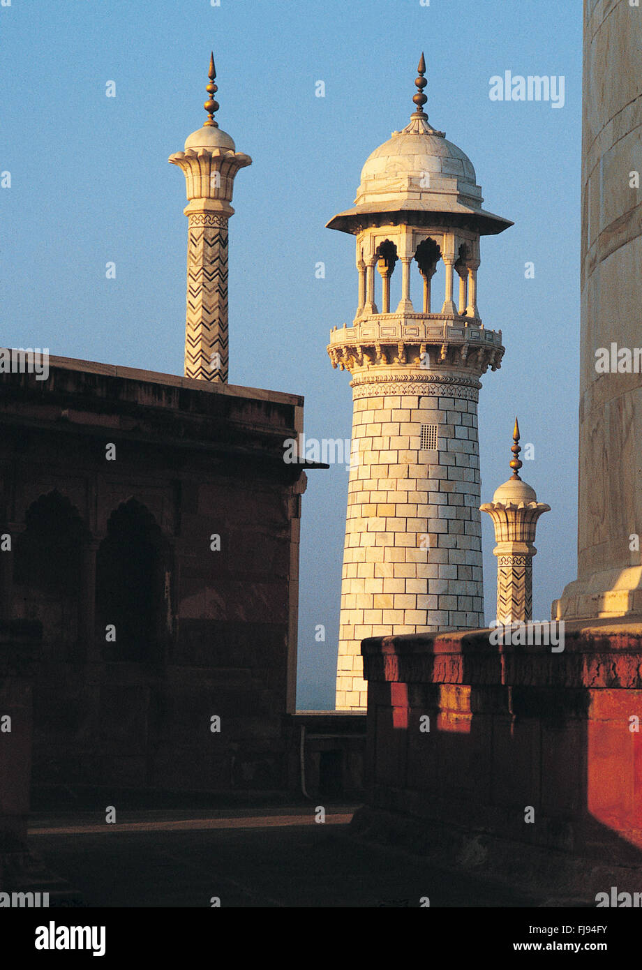 Top of taj mahal hi-res stock photography and images - Alamy
