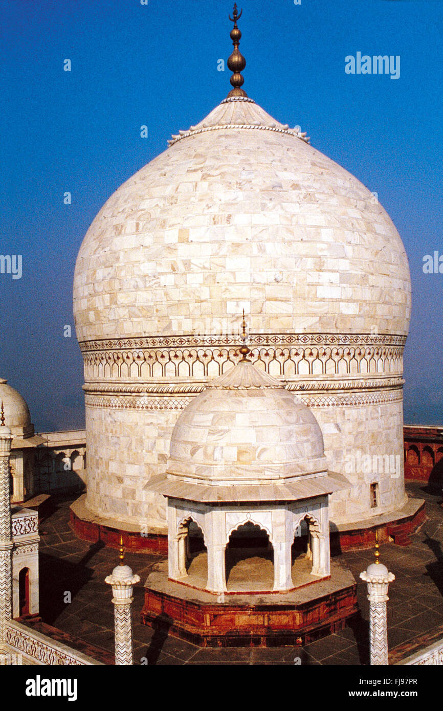 Top of taj mahal hi-res stock photography and images - Alamy