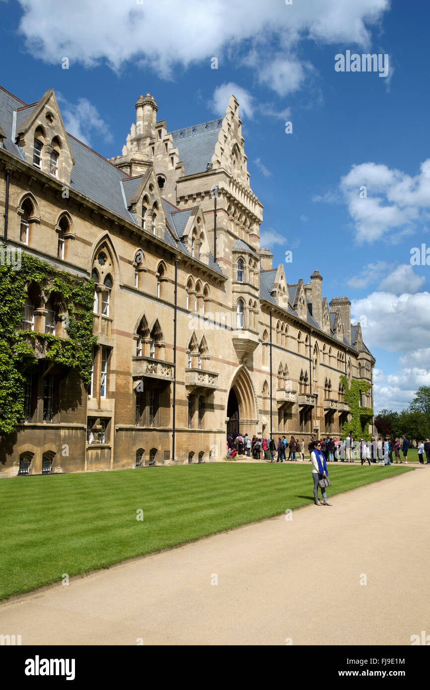 Tourists visit Christ Church College, Oxford University Oxford, England ...