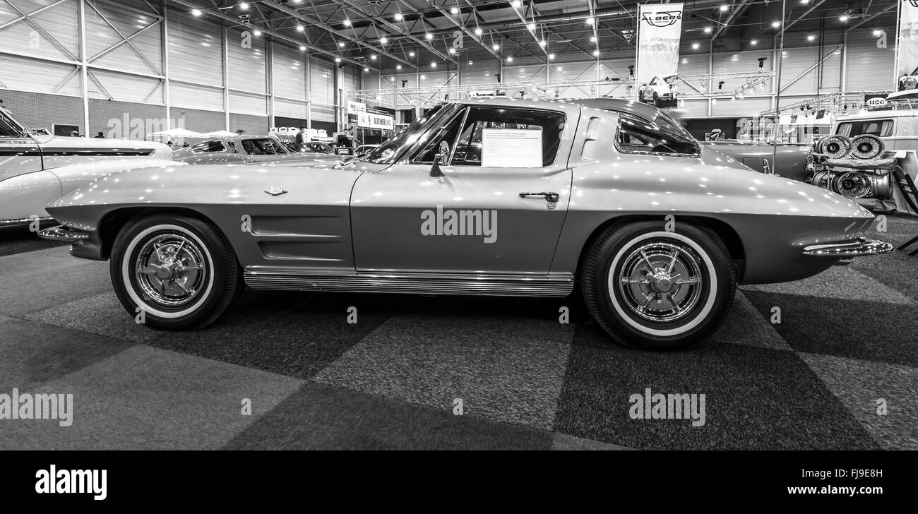 Sports car Chevrolet Corvette C2 "Split Window", 1963. Black and white ...