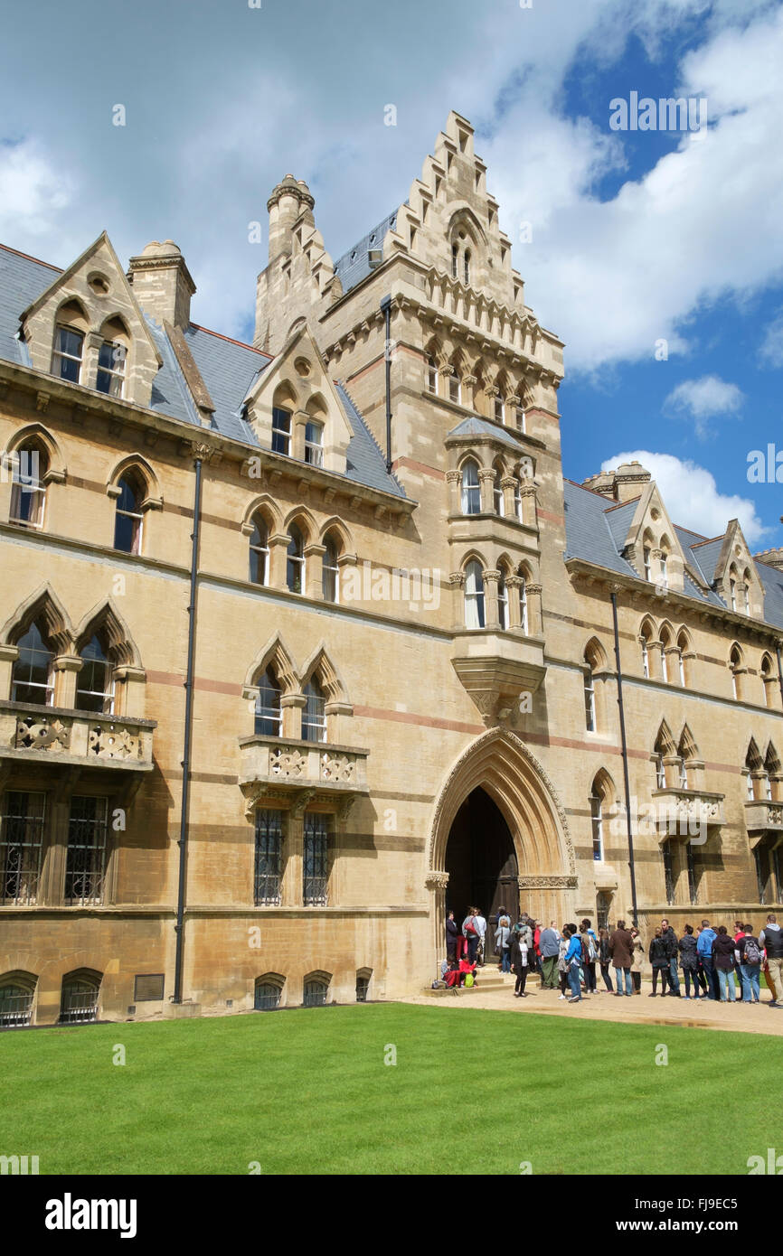 Tourists visit Christ Church College, Oxford University Oxford, England ...