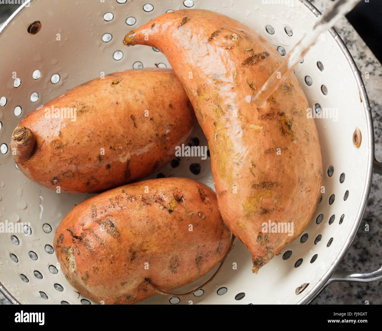 Washed potato hi-res stock photography and images - Alamy
