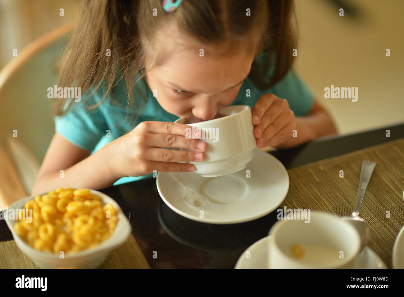 little girl at breakfast Stock Photo - Alamy