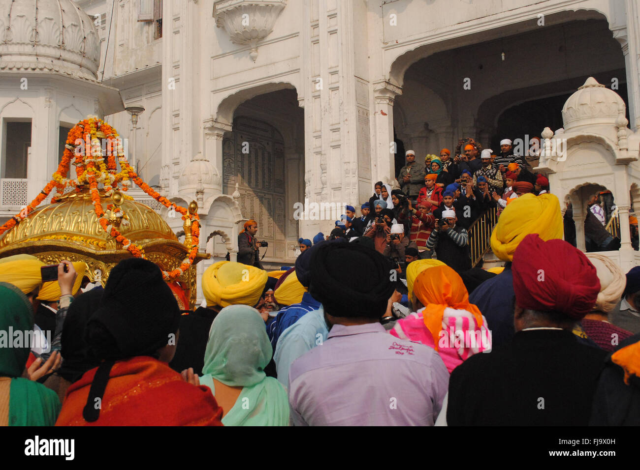 Men carrying palanquin hi-res stock photography and images - Alamy
