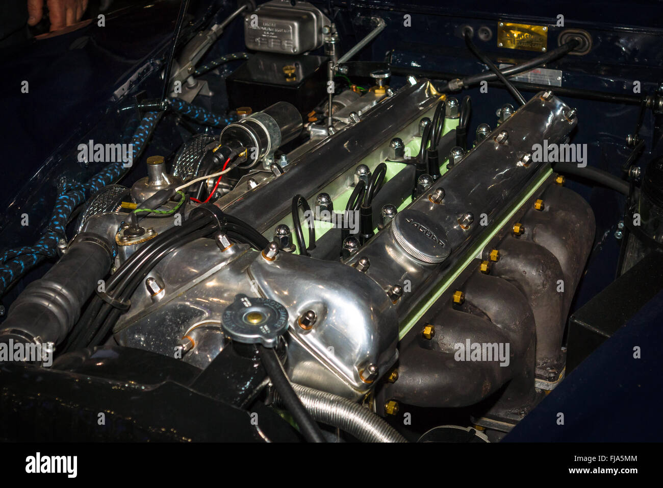 Engine of sports car Jaguar XK120 Stock Photo - Alamy