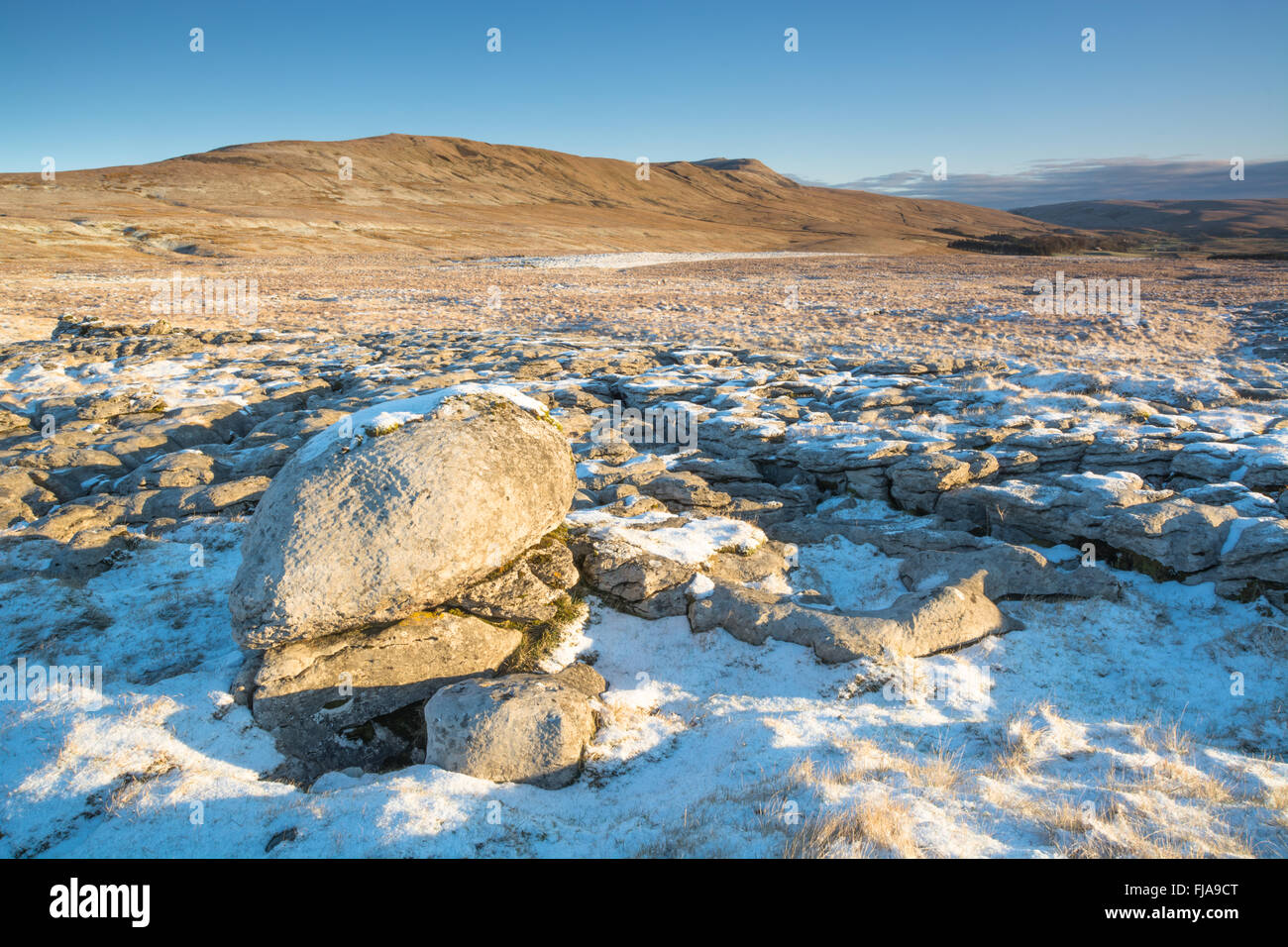 Snow on the limestone pavements in the Yorkshire Dales Stock Photo - Alamy