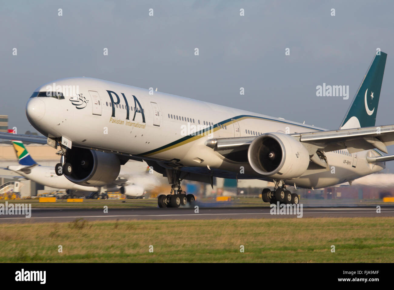 Pakistan international airlines plane hi-res stock photography and ...