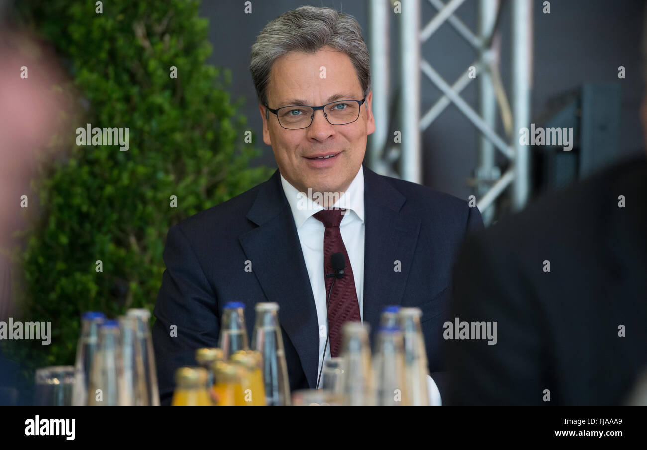Unterfoehring, Germany. 01st Mar, 2016. Allianz Germany CEO Manfred ...