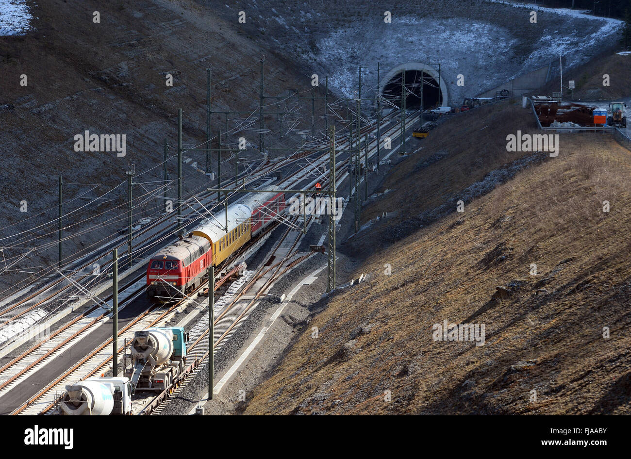A test train of the Deutsche Bahn AG slowly drives out of a tunnel ...