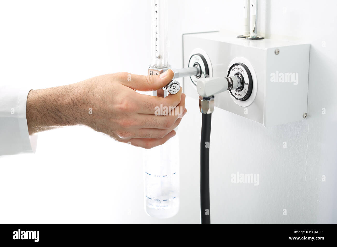 Oxygen generating system hi-res stock photography and images - Alamy