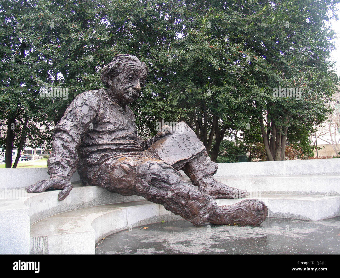 Bronze statue of Albert Einstein Stock Photo - Alamy