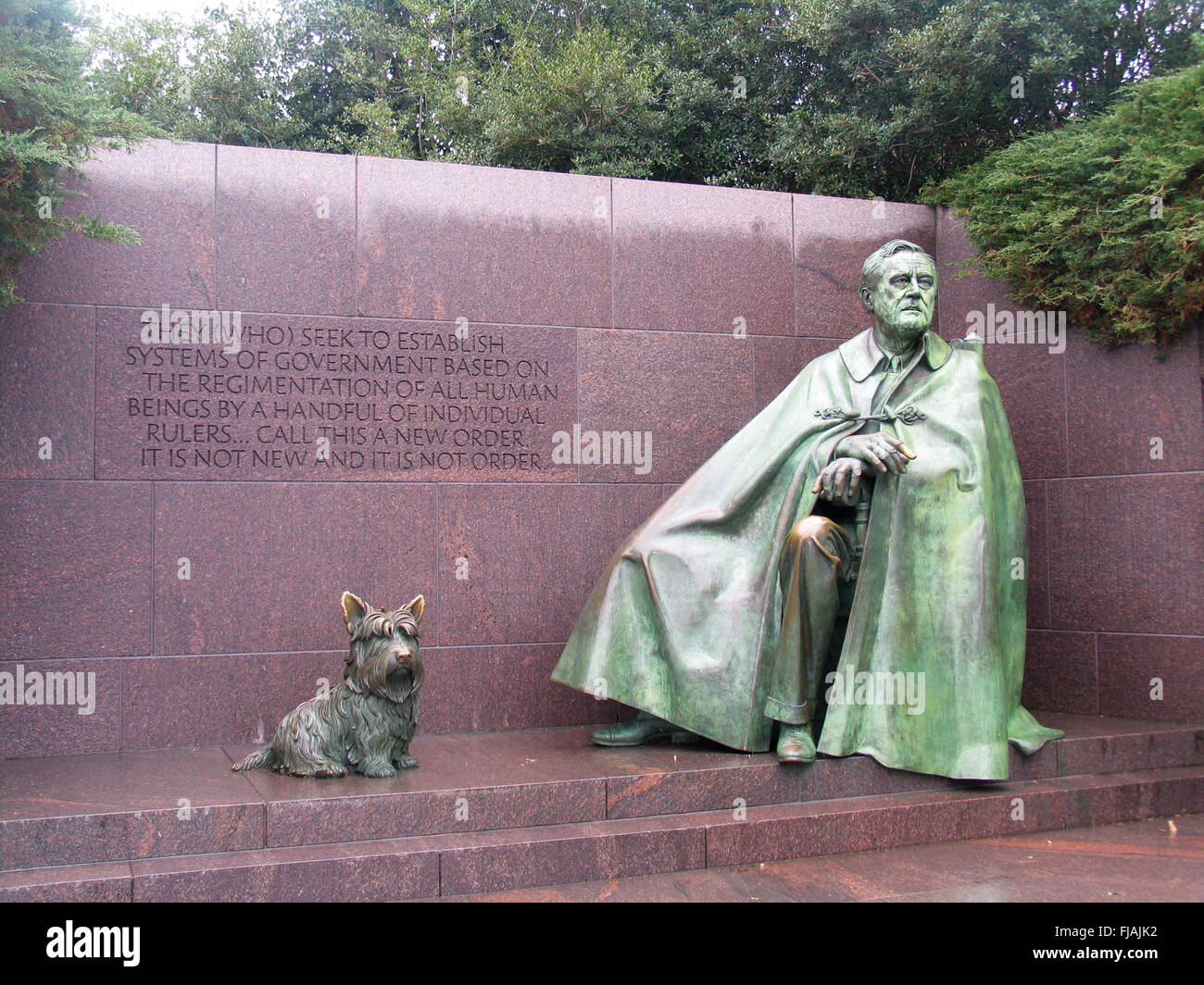 Bronze statue of President Franklin Delano Roosevelt and his dog, Fala ...