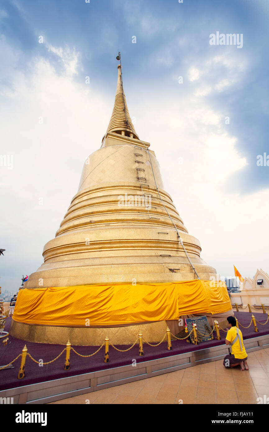 Golden Mount chedi Wat Saket, Bangkok Stock Photo - Alamy