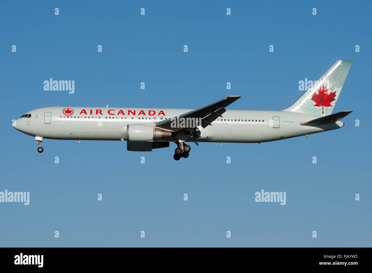 Aircraft air canada departure hi-res stock photography and images - Alamy