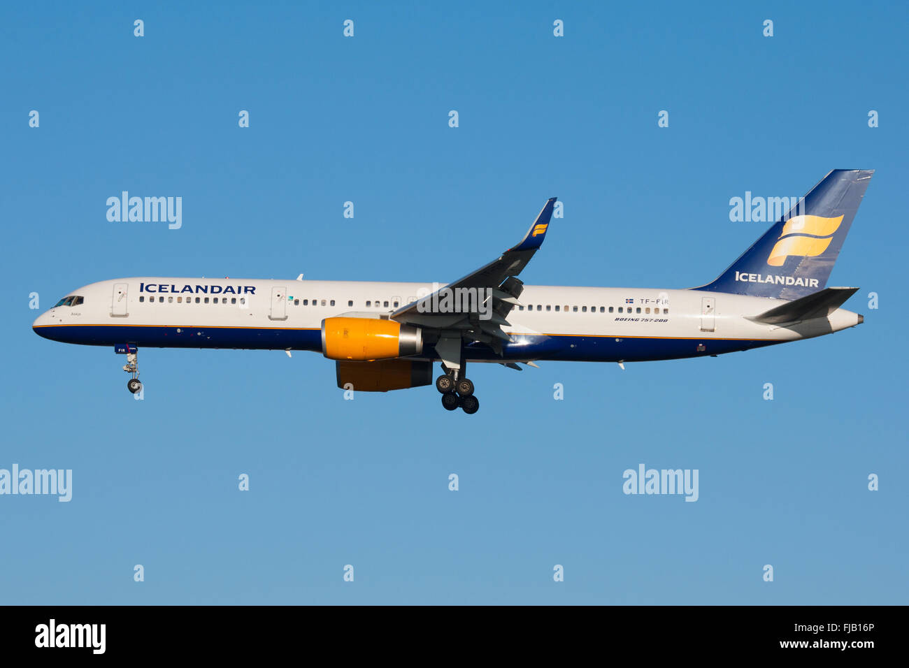 Boeing 757 aircraft jet engine hi-res stock photography and images - Alamy