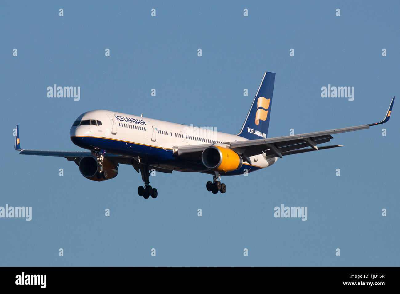 Boeing 757 aircraft jet engine hi-res stock photography and images - Alamy