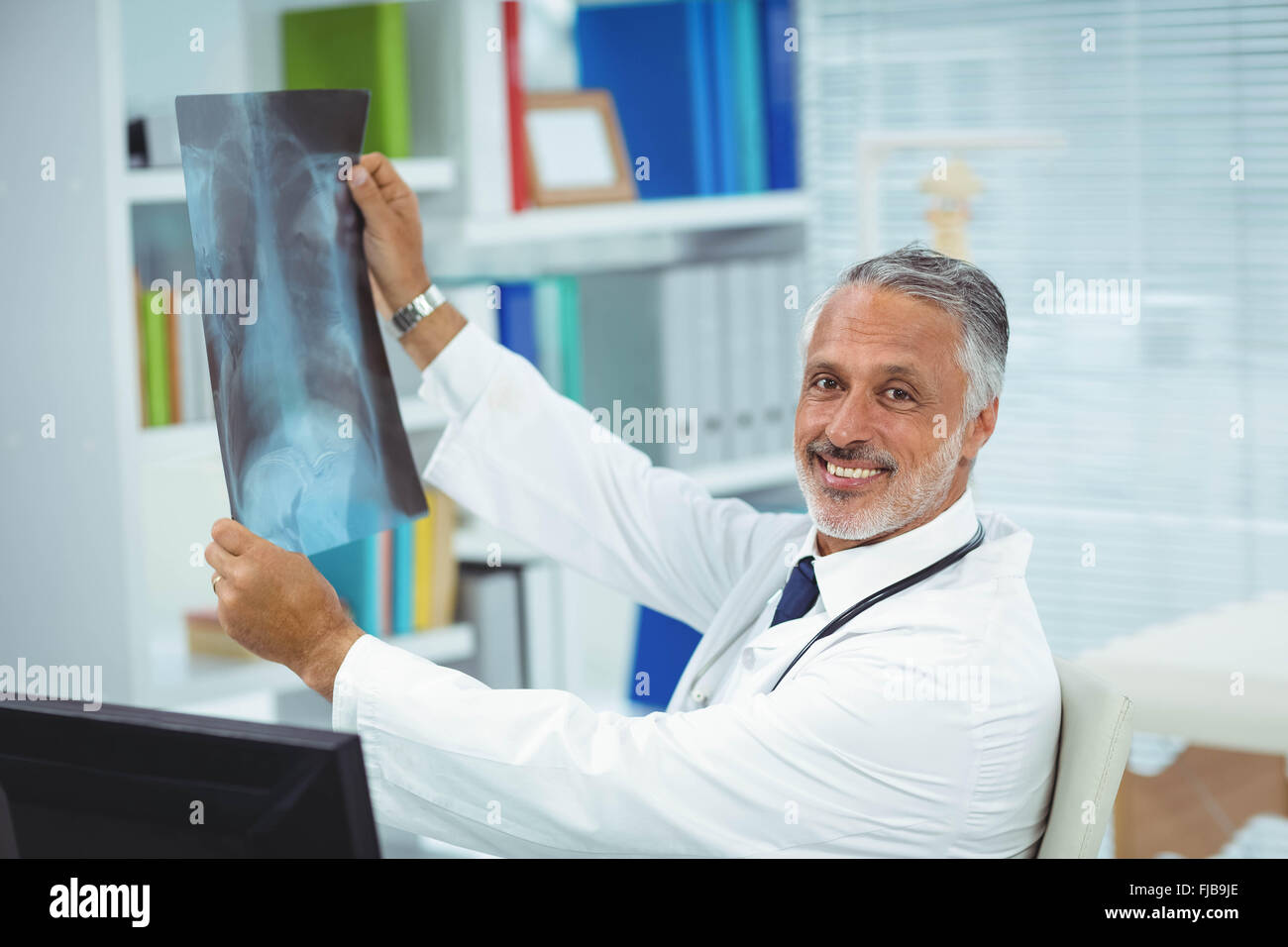 Lungs ray doctor surgeon hi-res stock photography and images - Alamy