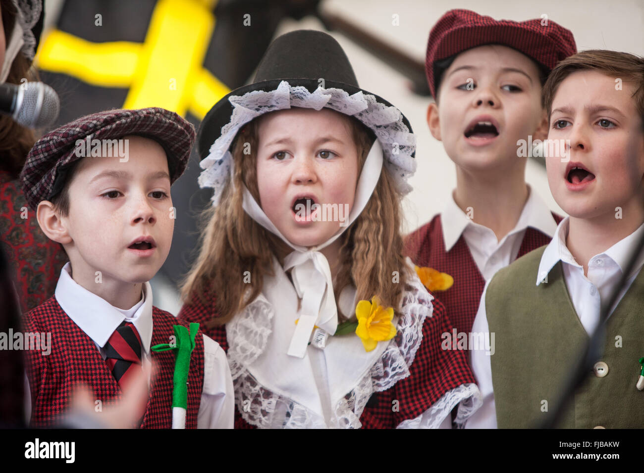 Welsh girls singing in a choir hi-res stock photography and images - Alamy