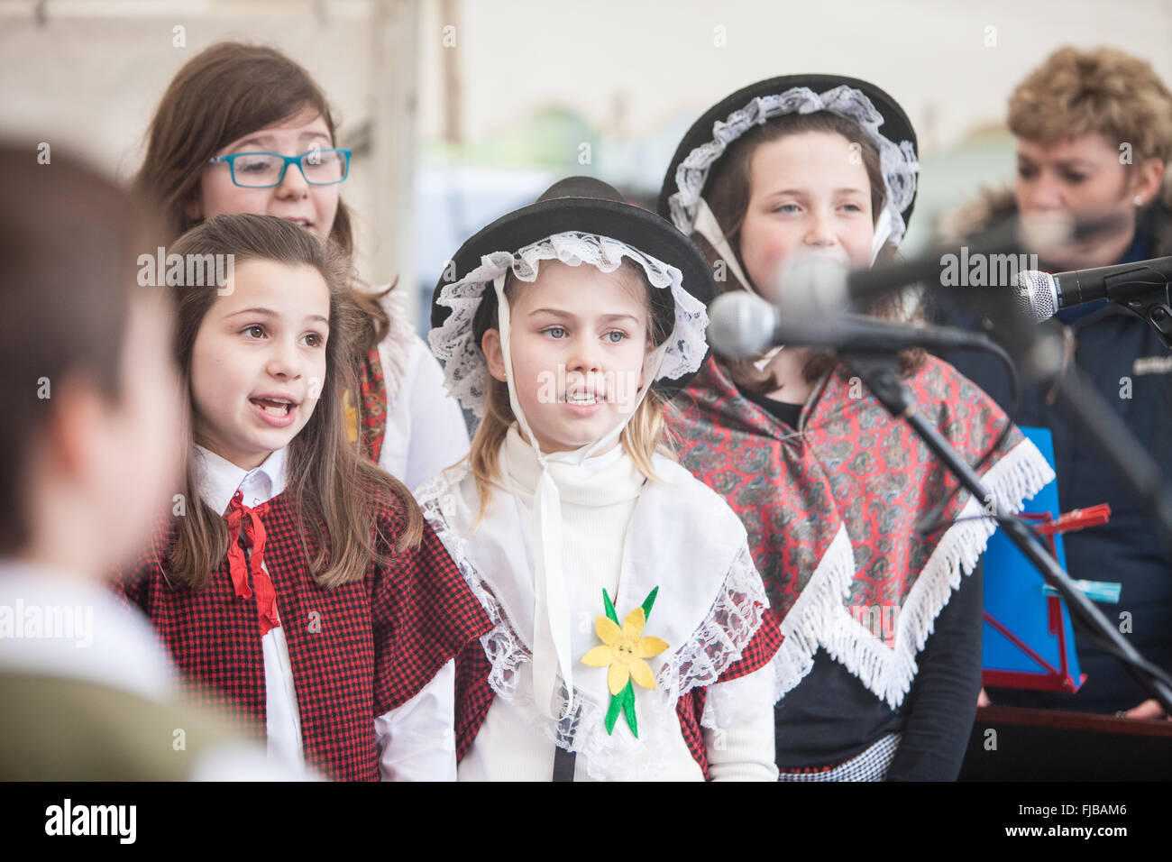 Welsh girl in national dress costume hi-res stock photography and ...