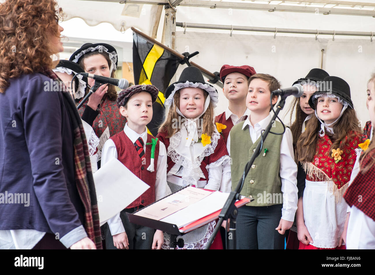 Welsh girls singing in a choir hi-res stock photography and images - Alamy