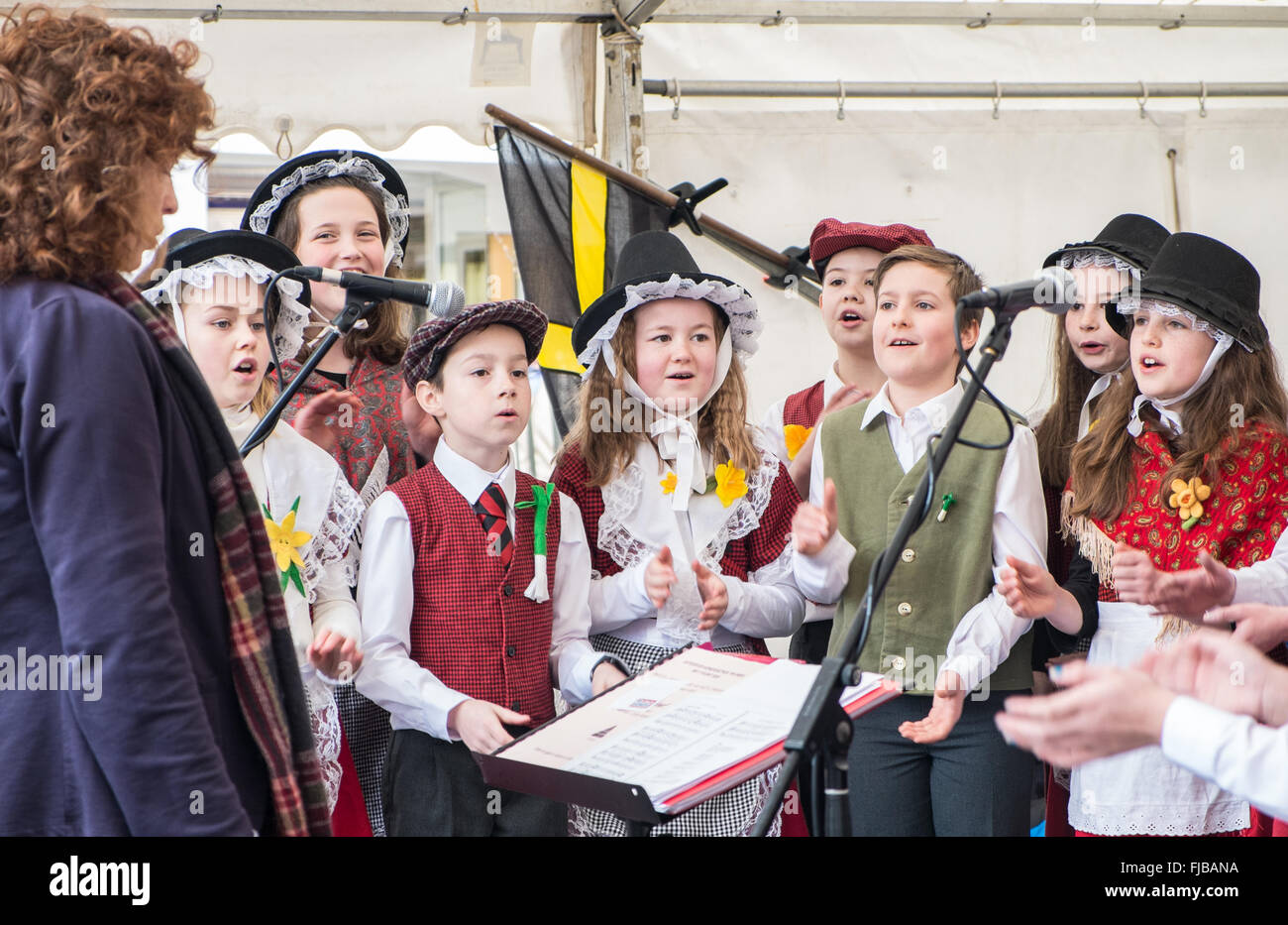 Welsh choir in traditional dress hi-res stock photography and images ...