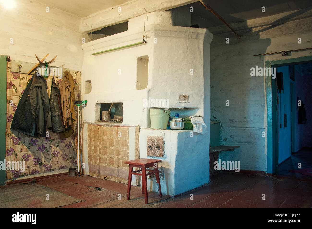 Messy farm buildings hi-res stock photography and images - Alamy