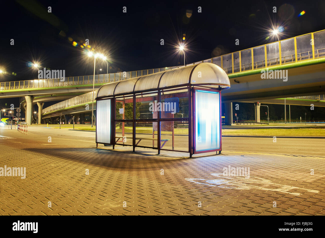 Night road city bridge hi-res stock photography and images - Alamy
