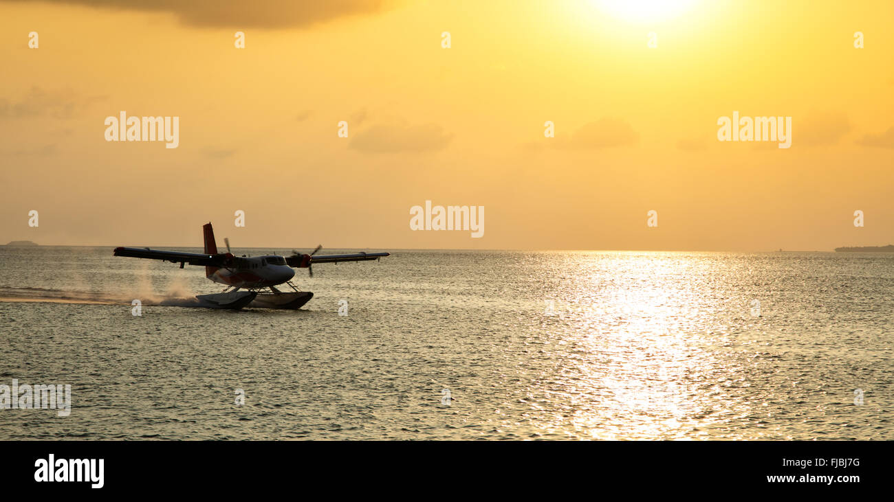 Water plane landing in maldives hi-res stock photography and images - Alamy