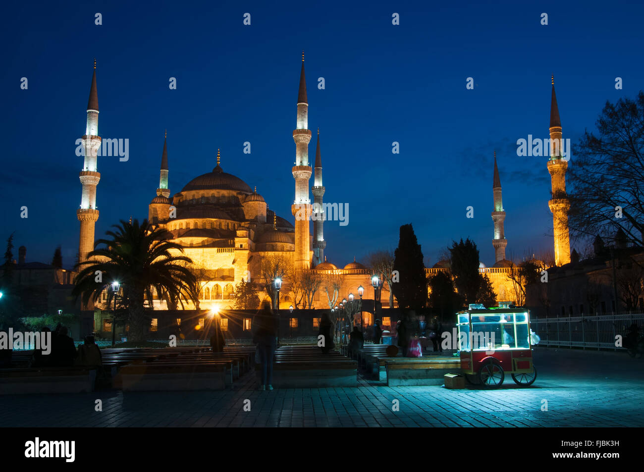 Night mosque silhouette arabic hi-res stock photography and images - Alamy