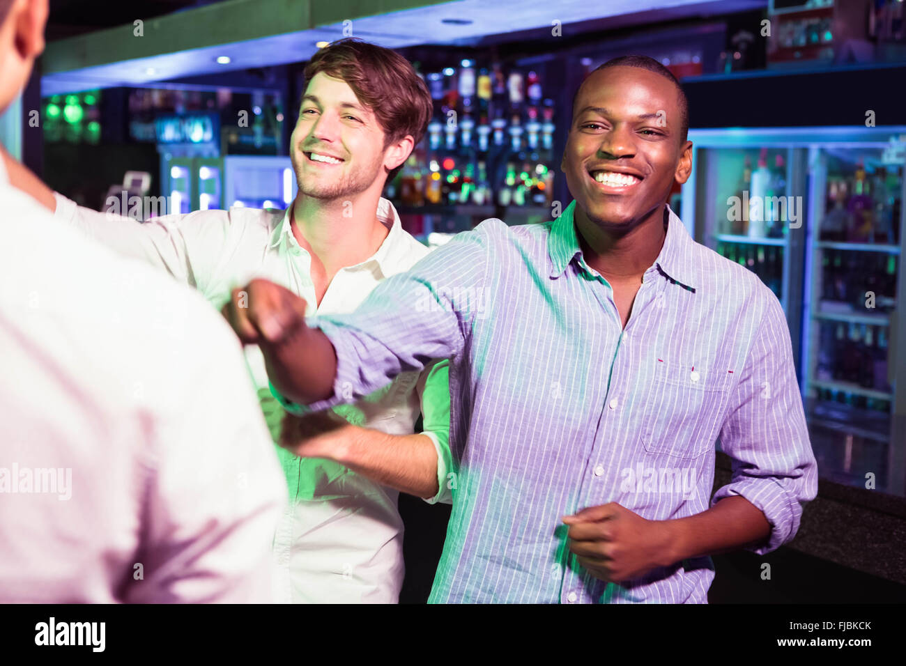 Young men at bar counter hi-res stock photography and images - Alamy