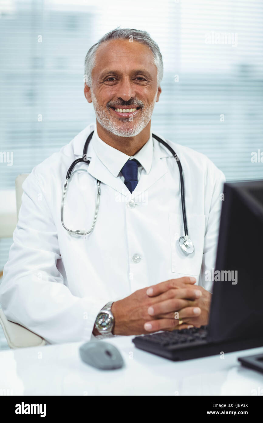 Doctor working on his computer Stock Photo - Alamy