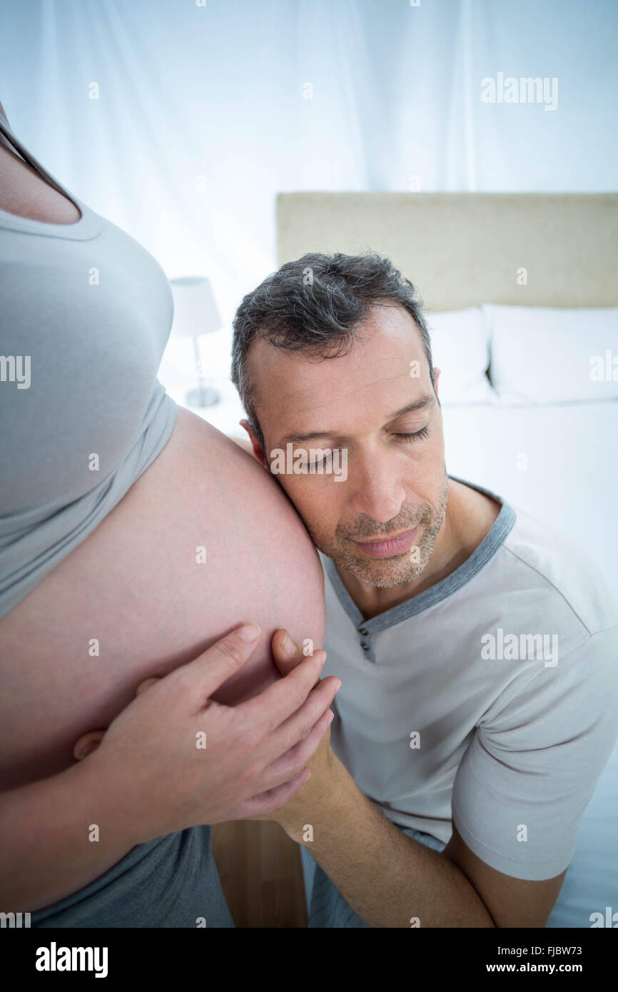 Couple expecting baby Stock Photo - Alamy