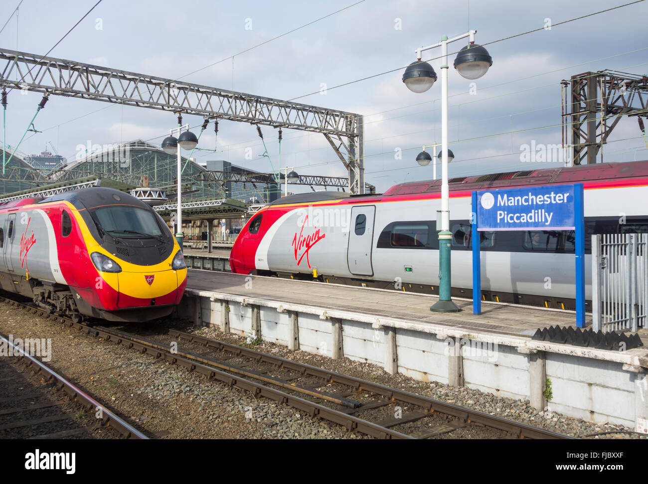 Manchester piccadilly station hi-res stock photography and images - Alamy