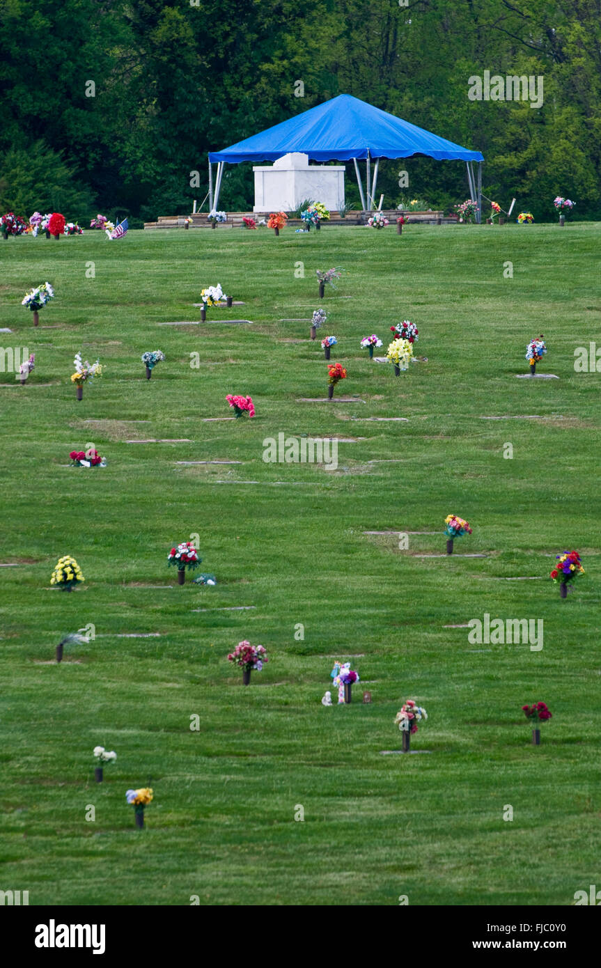 Burial Tent in Cemetery Stock Photo - Alamy
