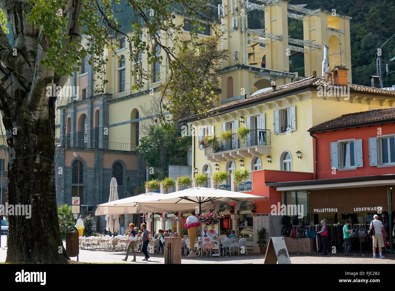 Piazza Catena, Riva del Garda, Gardasee, Trentino, Italien | Piazza ...