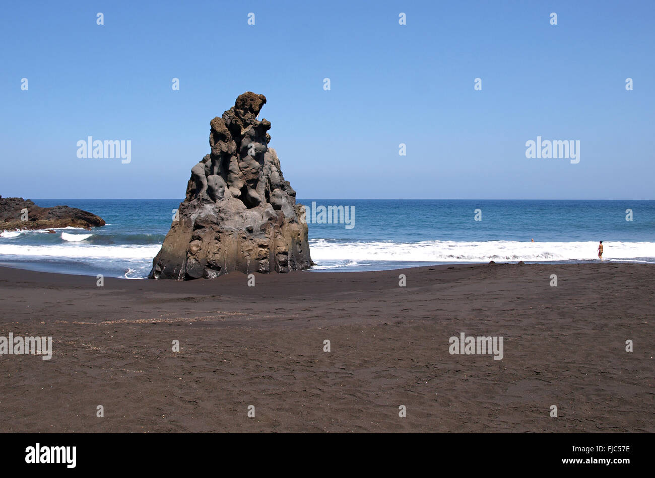 Volcanic beaches hi-res stock photography and images - Alamy
